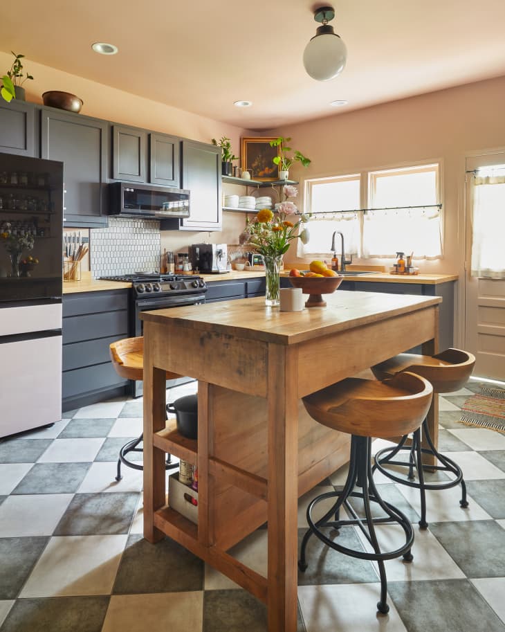 28 Unbelievable Kitchen Makeovers: Before & After Photos | Apartment ...