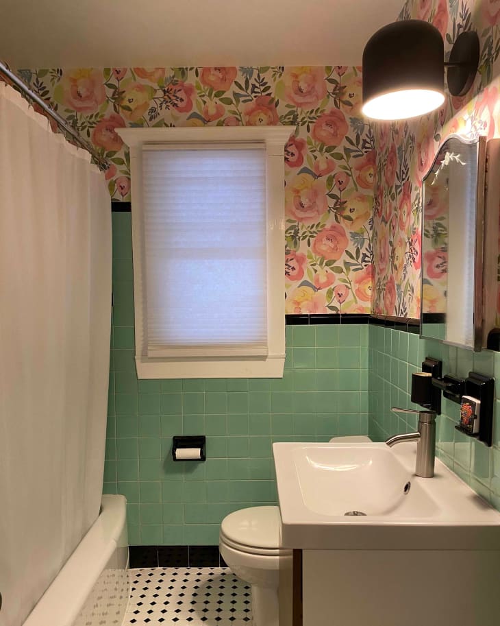 A Bathroom’s Nostalgic Makeover Leans into Bold 1950s Tile | Apartment ...