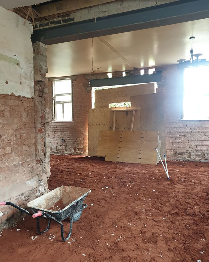 A Tear-Down Makeover Turns a Victorian Living Room into a Stunner ...