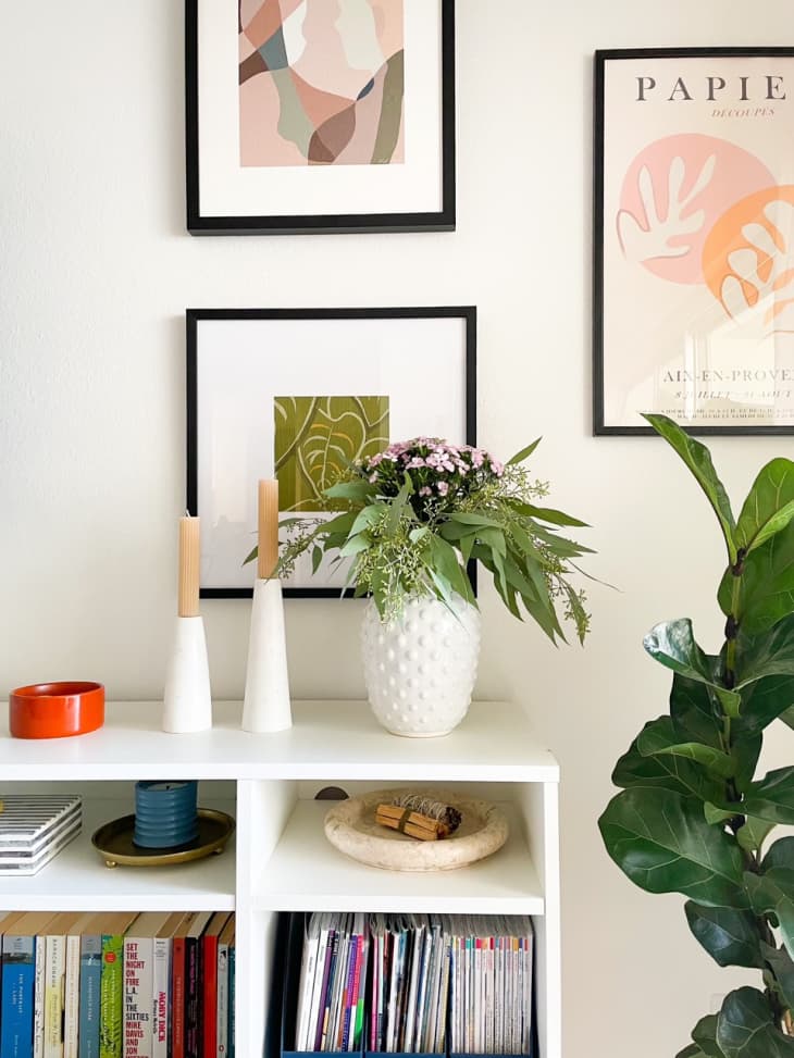 How to Use the Viral “Fork Method” to Hang Art | Apartment Therapy