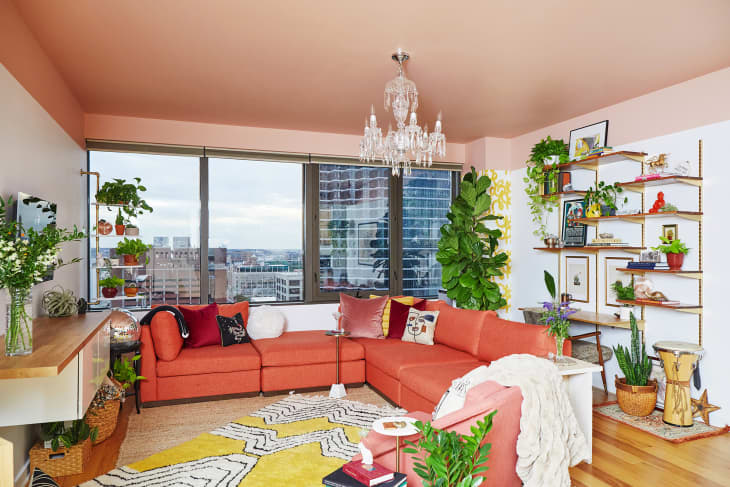 An “Uncomfortable Beige” Living Room Gets a Colorful Makeover ...