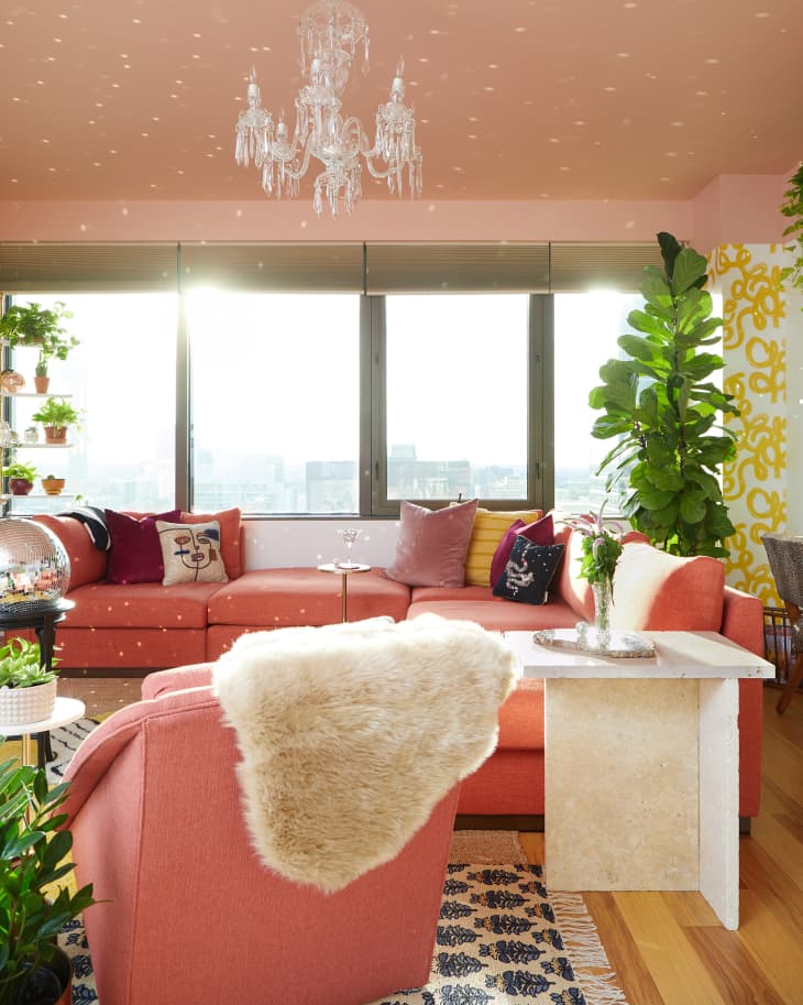 An “Uncomfortable Beige” Living Room Gets a Colorful Makeover ...