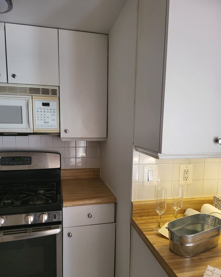 A $750 Kitchen Makeover Uses Pole Wrap for the Backsplash | Apartment ...
