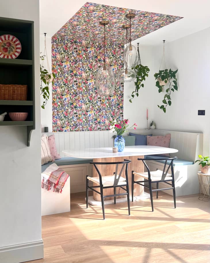A Space-Savvy Dining Nook Makeover Has a “Wallpaper Canopy” | Apartment ...