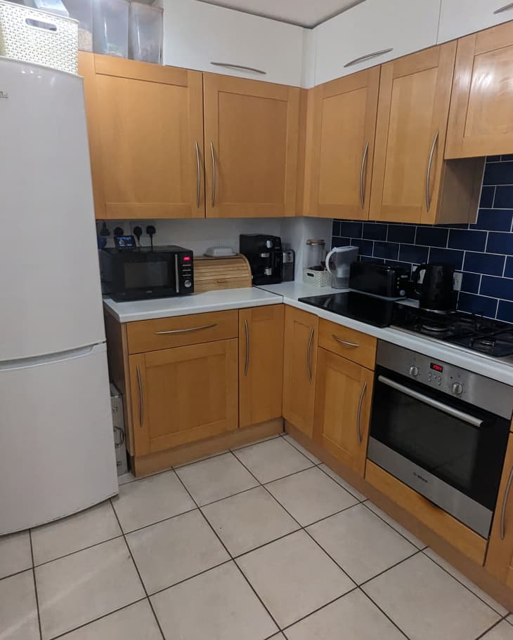 See a 2000s Kitchen Get a New Look with the Same Cabinets | Apartment ...