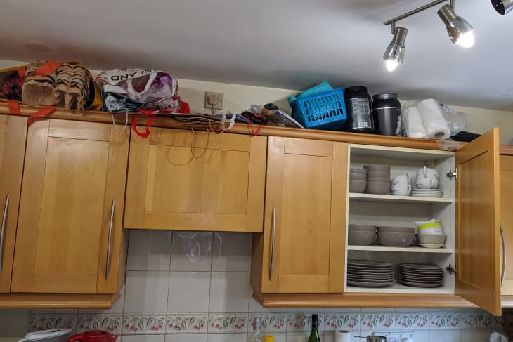 See a 2000s Kitchen Get a New Look with the Same Cabinets | Apartment ...