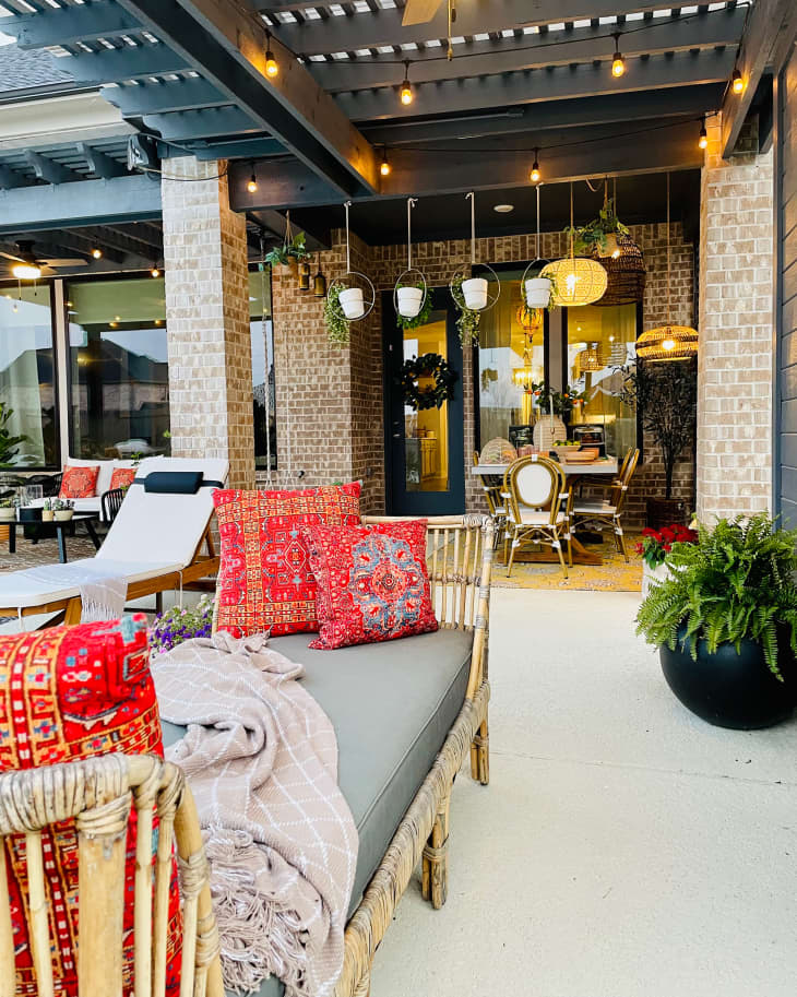 A Bare Patio Gets a Luxe Makeover with Lots of Lounge Space | Apartment ...