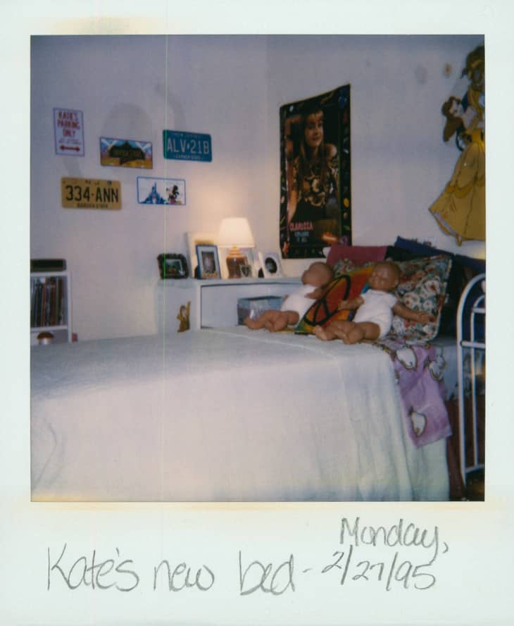 See How a DIYer Gave Her Bedroom a Nostalgic ’90s Makeover | Apartment ...