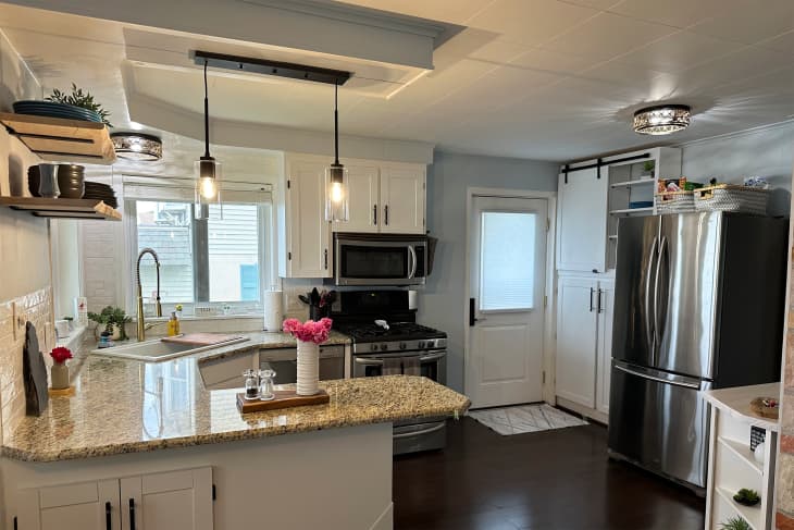 This “Dull” 1990s Kitchen Gets a Sleek White Makeover | Apartment Therapy