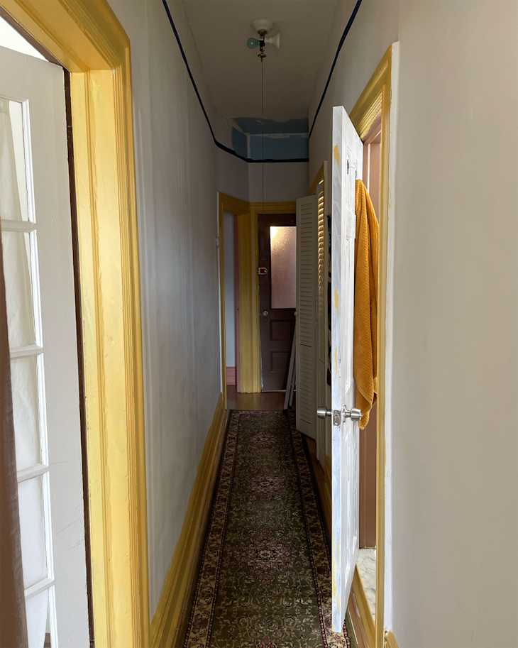 This “Bare” Hallway Got a Vintage-Inspired Paint Makeover | Apartment ...