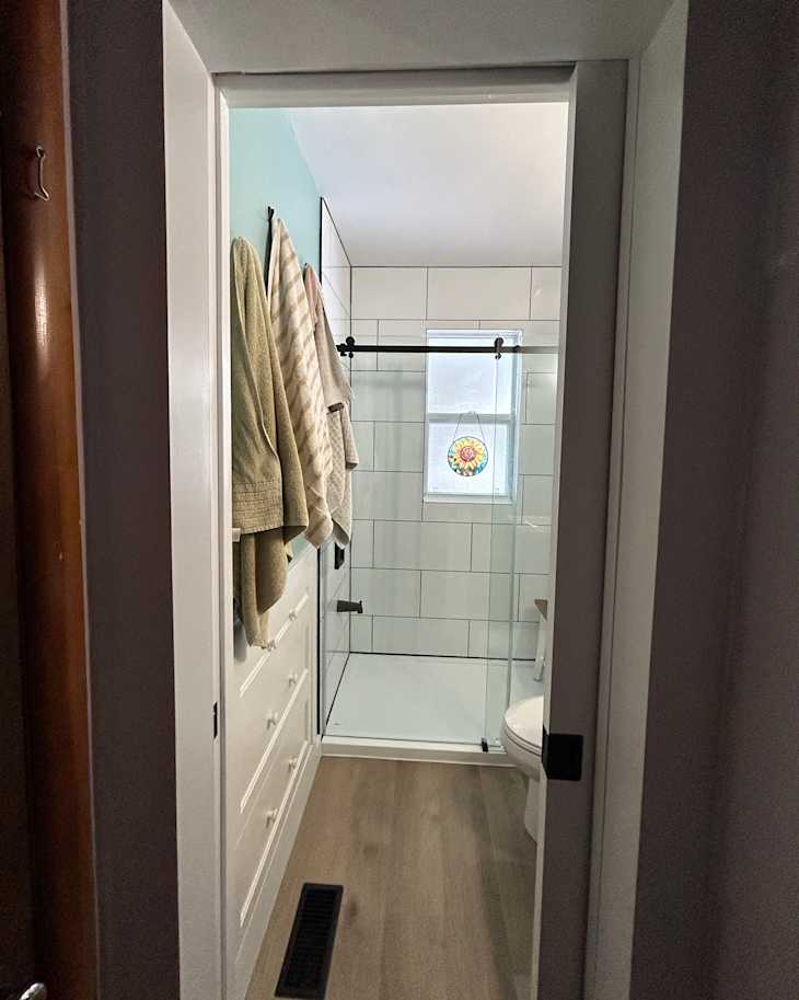 This Bathroom Transformation Makes the Most of 30 Sq. Ft. | Apartment ...
