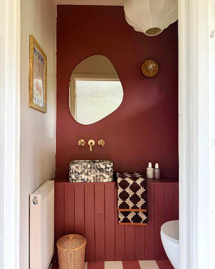 An “Old and Rotting” Bathroom Gets a Dramatic Red Makeover | Apartment ...