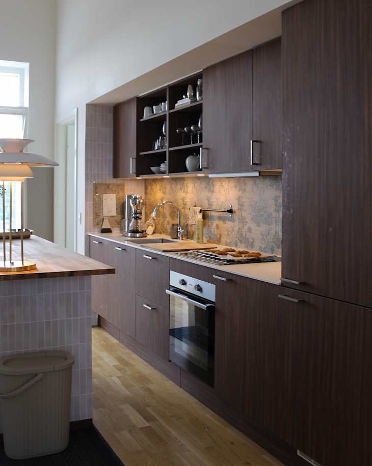 This Kitchen’s Wood-Clad Makeover Can Be Totally Reversed | Apartment ...