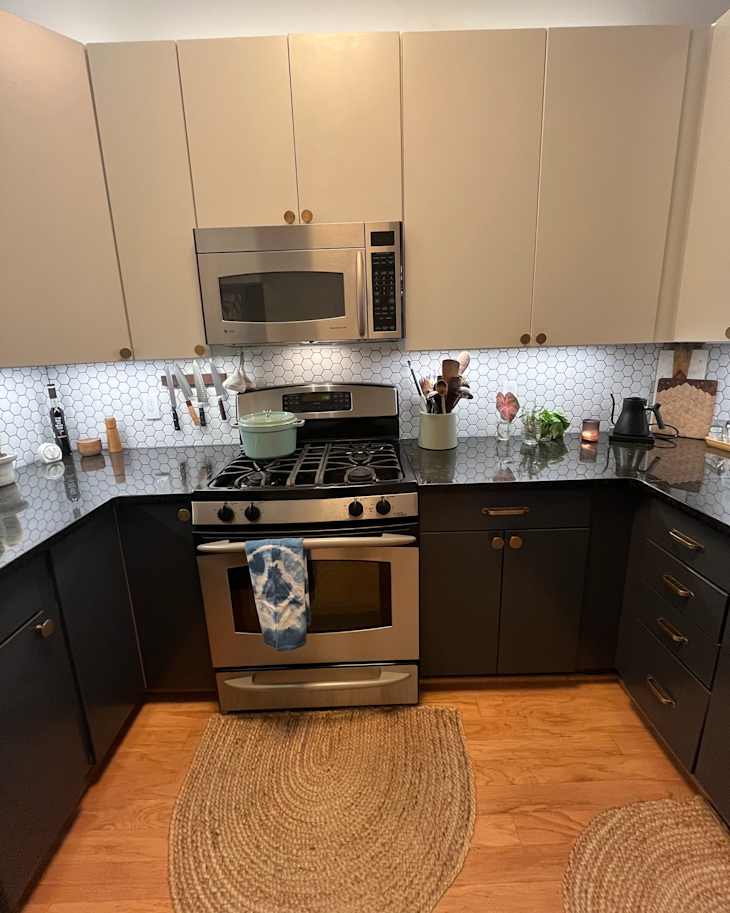 See a 2000s Kitchen’s Bright, Modern Under-$4,000 Makeover | Apartment ...