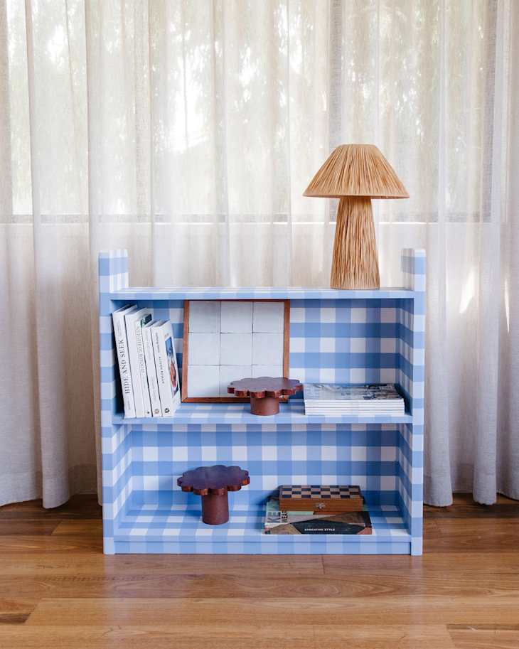 A Brown Thrift Shop Shelf Gets a Gingham Painted Makeover | Apartment ...