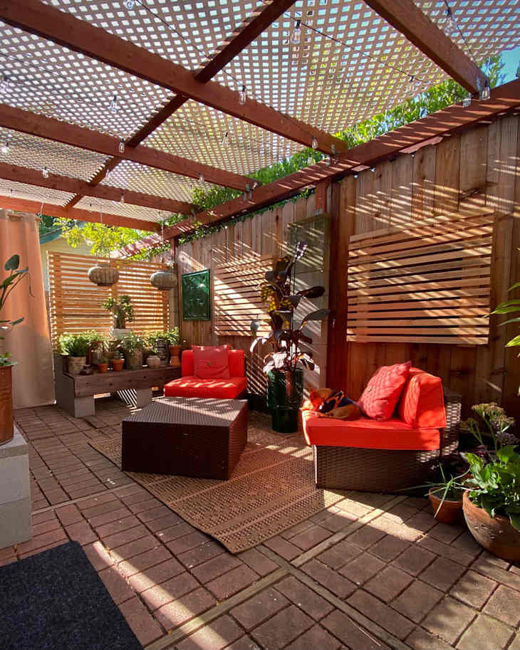 A $405 Patio Makeover Creates a “Cheap Slice of Paradise” | Apartment ...