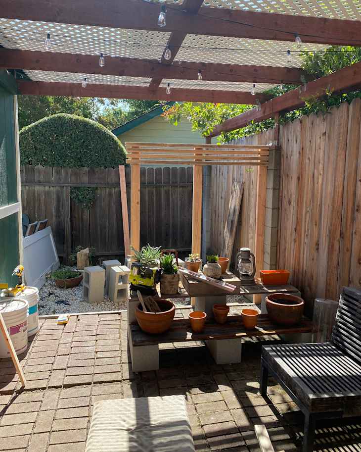 A $405 Patio Makeover Creates a “Cheap Slice of Paradise” | Apartment ...