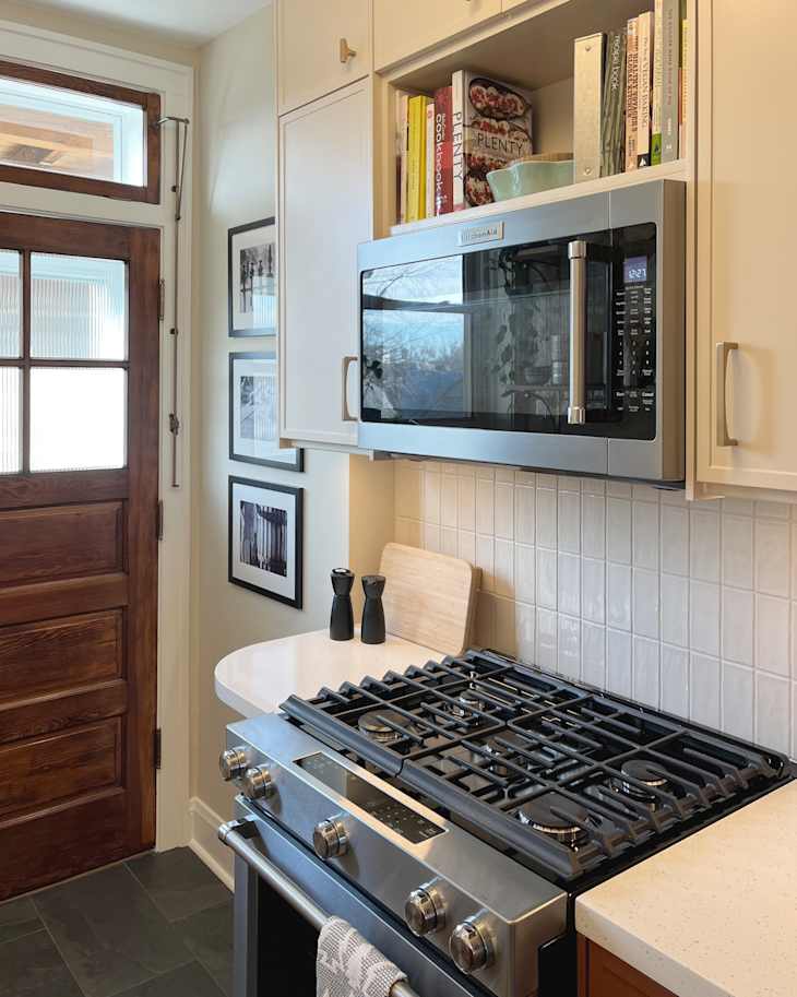 A 2000s Kitchen Transforms into a Stunner After a 4-Month Reno ...
