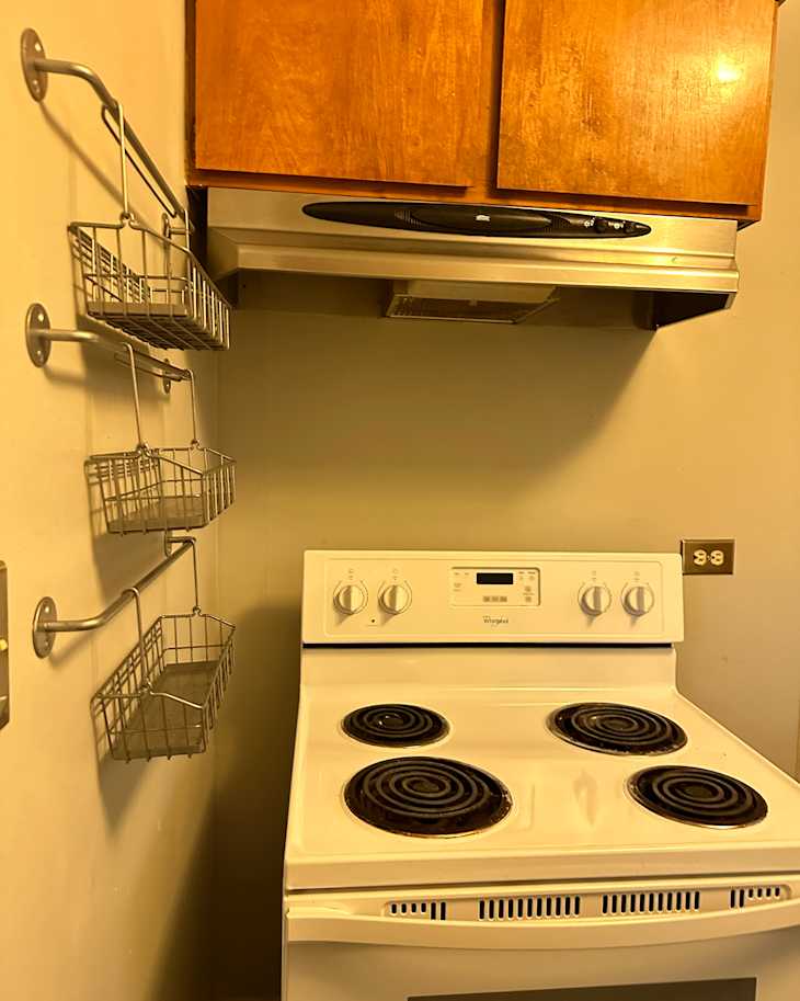1970s Kitchen Makeover with an English Cottage–Inspired Design ...