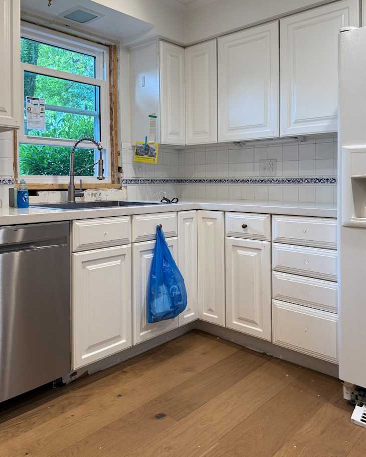 A Basic Kitchen Got a Makeover That “Feels Quietly Elevated ...