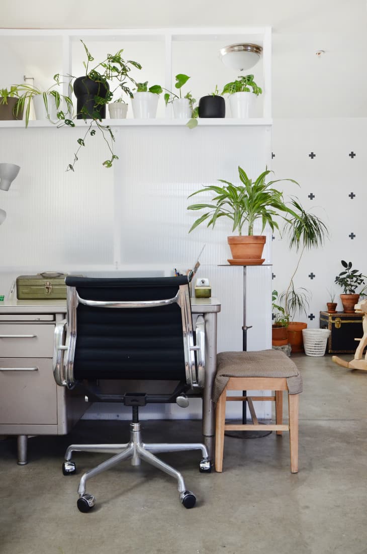 42 Desk Organization Ideas That Will Keep Your Office Tidy | Apartment ...