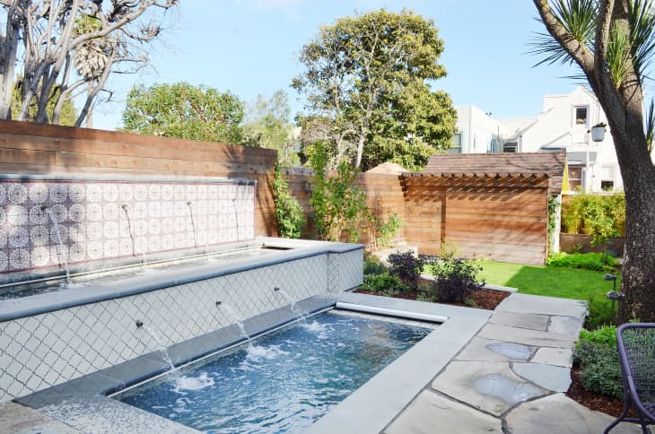 21 Small Backyard Pool Ideas (With Photos of Tiny Pools) | Apartment ...
