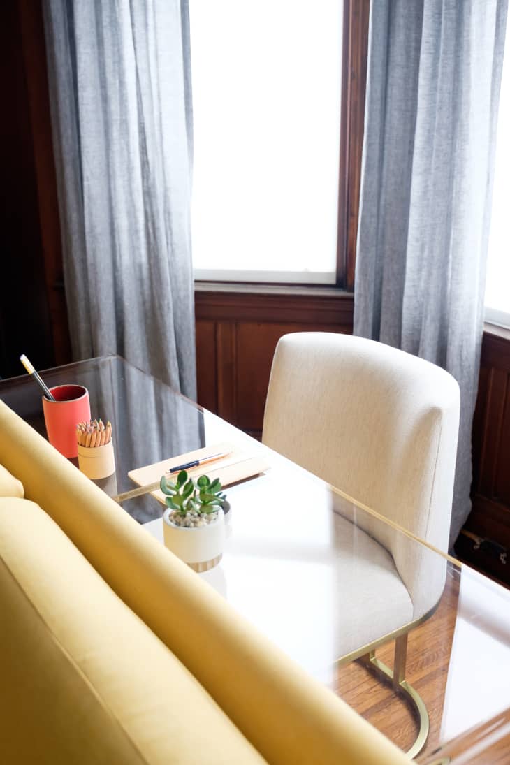 5 Designer-Approved, Unconventional Small Room Layout Ideas | Apartment ...