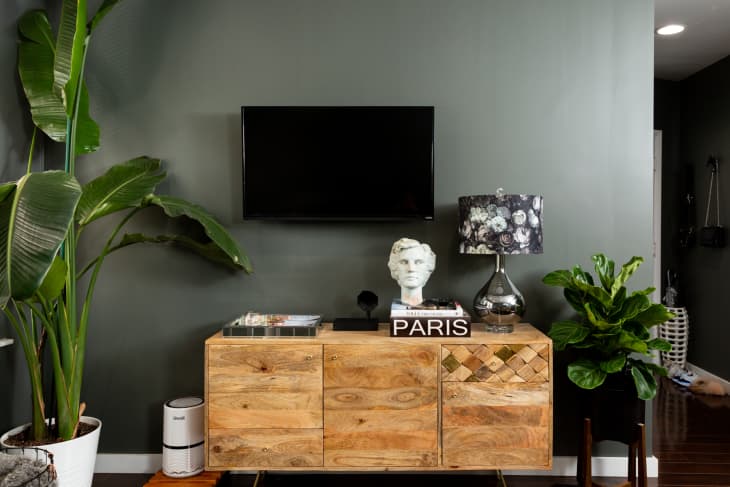 Signed Blake Gifford Chicago Apartment Photos | Apartment Therapy
