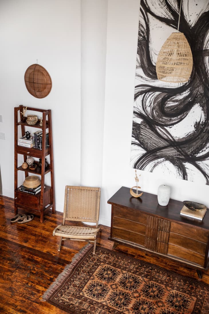 A Beautiful 600-Square-Foot Studio Was Furnished on a Small Budget ...