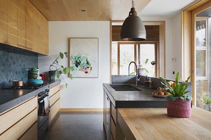 White Kitchens Are Out for 2022, According to These Home Pros ...