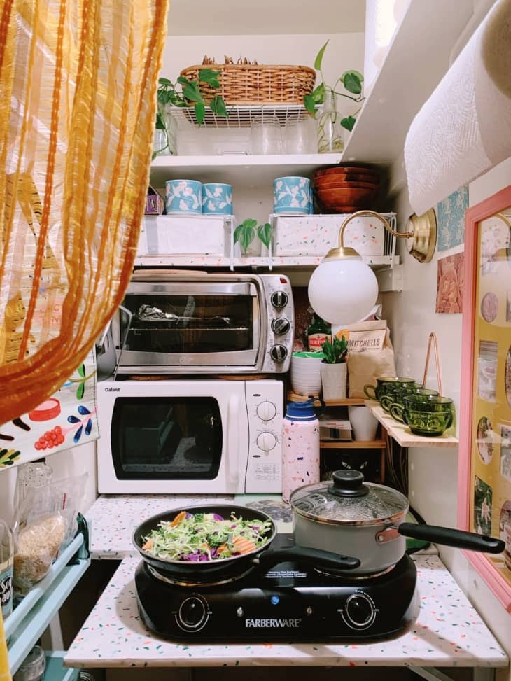 A Smart Solution for a Small Rental Apartment Without a Kitchen | The ...