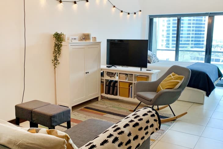 See 20 Studio Apartment Layouts with Smart Small-Space Ideas — Roundup ...