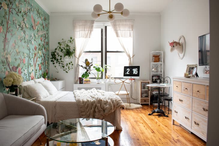 See 20 Studio Apartment Layouts with Smart Small-Space Ideas — Roundup ...