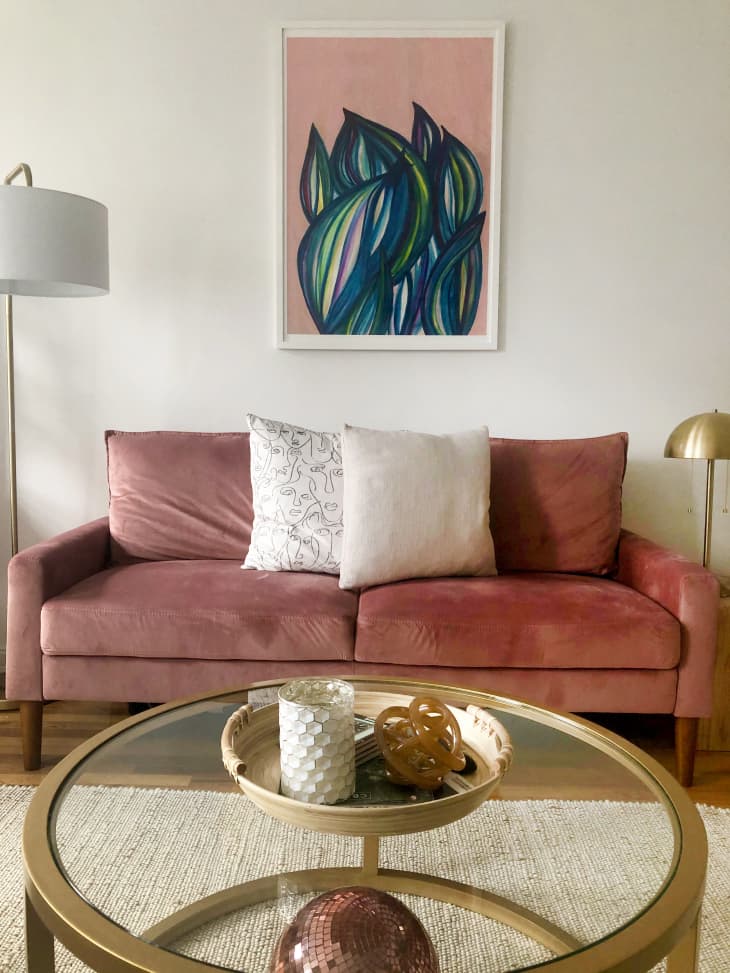 350-Square-Foot Studio Apartment With Clever Room Divider | Apartment ...