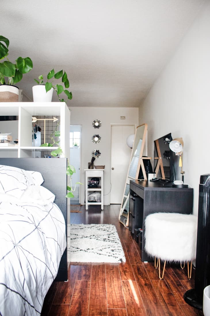 250-Square-Foot Los Angeles Studio Apartment Tour Photos | Apartment ...