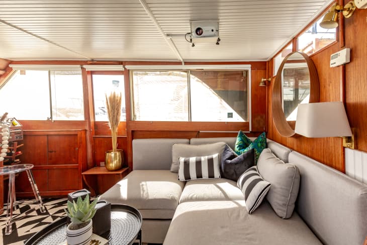 350-Square-Foot Modern Cozy Houseboat | Apartment Therapy