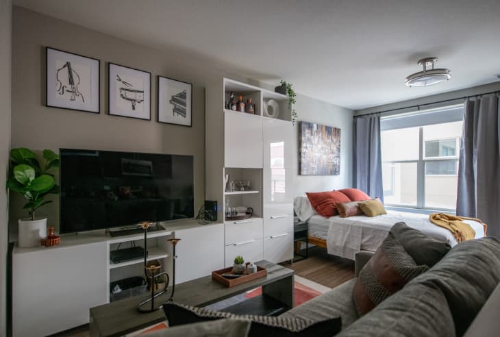 400-Square-Foot Studio Smart Layout and Vertical Storage | Apartment ...