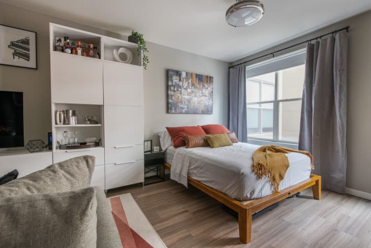 400-Square-Foot Studio Smart Layout and Vertical Storage | Apartment ...