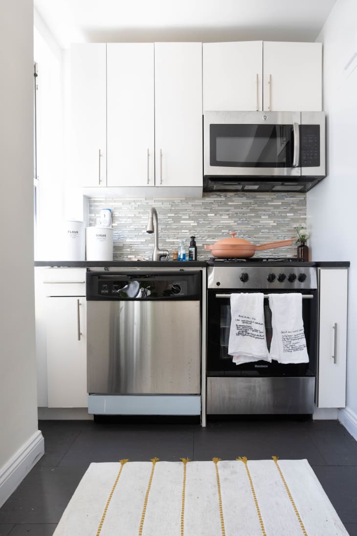 500-Square-Foot NYC Apartment With Wallpaper | Apartment Therapy