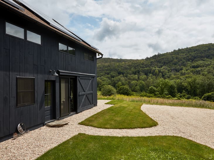 Old Barn Transformed into Studio Apartment and Art Studio | Apartment ...