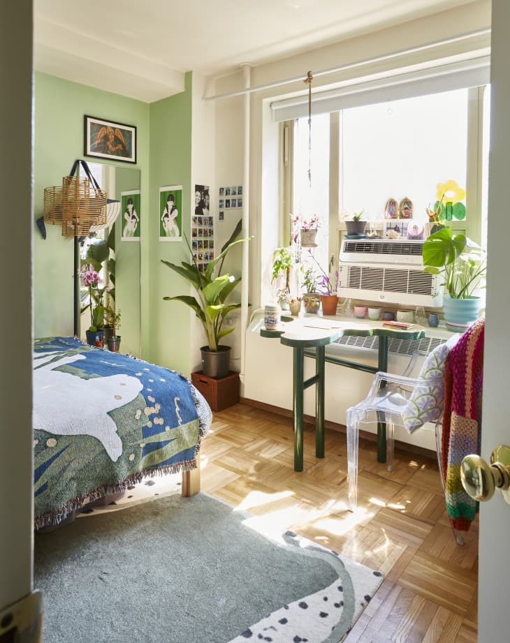 Illustrator Small Space NYC Rental Photos | Apartment Therapy