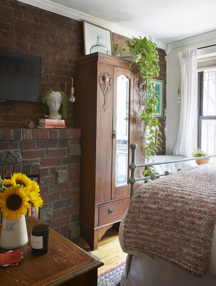 This Simple Decorating Trick Creates Visual Cohesion in a Teeny-Tiny ...