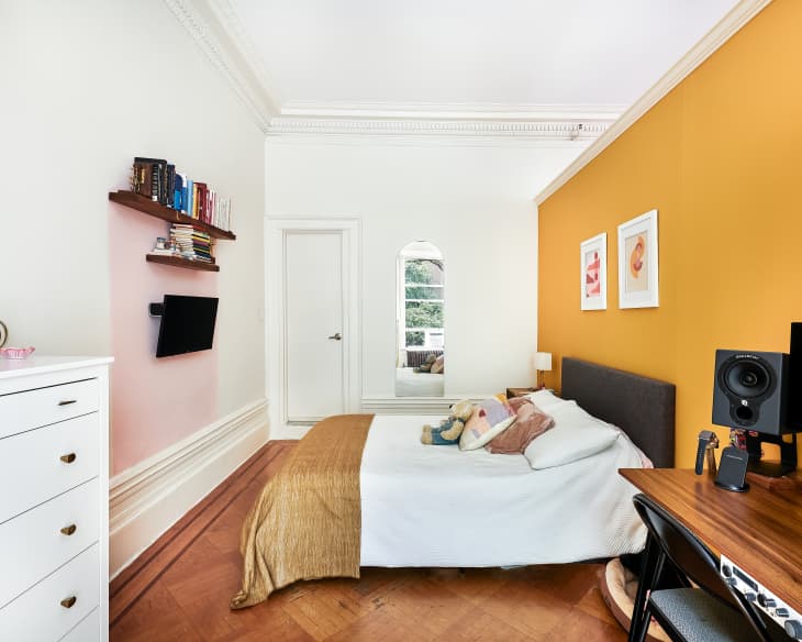 This Cozy Upper West Side Apartment Offers Color and Community ...