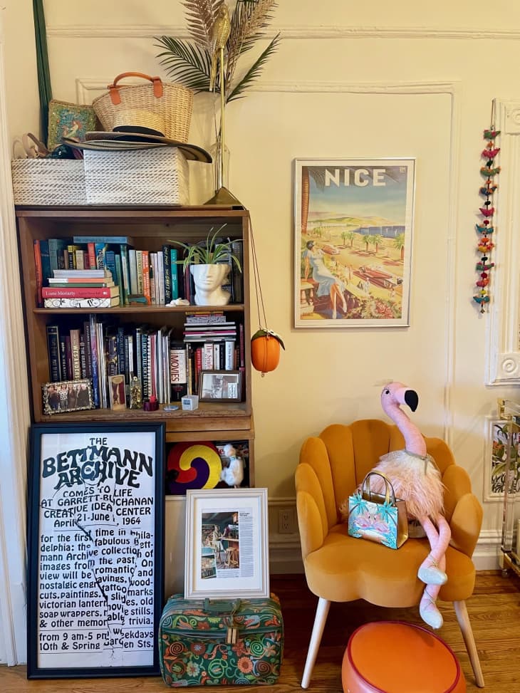 A 300-Square-Foot NYC Studio Is Home to Beachy Vibes and Flamingo Decor ...