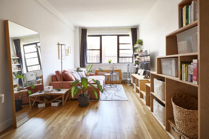 320-Square-Foot Manhattan Studio Apartment with Smart Shelf Staircase ...