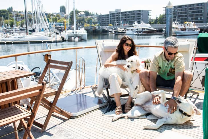 See How a Small, Stylish Boat Is Home to a Couple & 2 Dogs | Apartment ...
