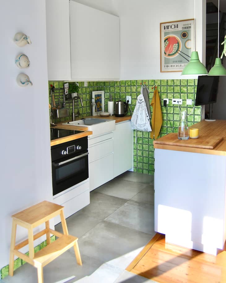 See This Dated Kitchen Get a "Decluttered" New Look | Apartment Therapy