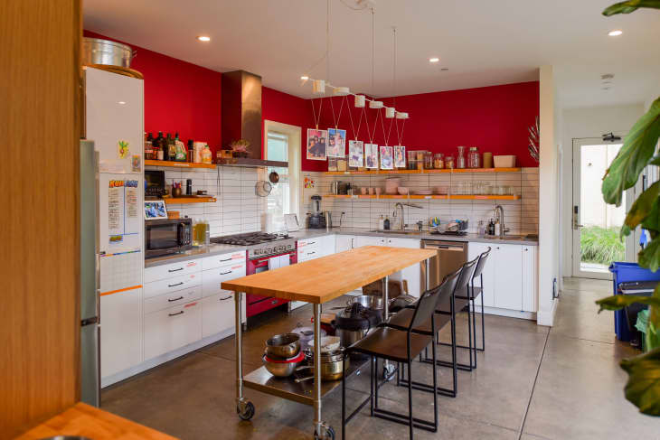 See Inside the Radish Commune in Oakland, Home to 23 People | Apartment ...