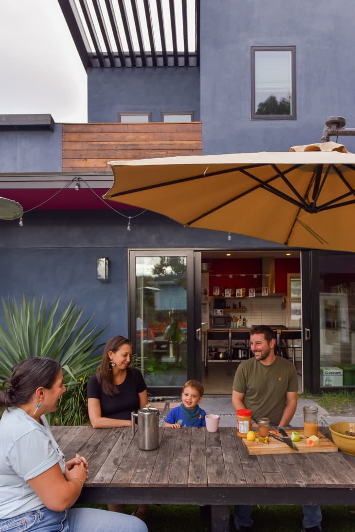 See Inside the Radish Commune in Oakland, Home to 23 People | Apartment ...