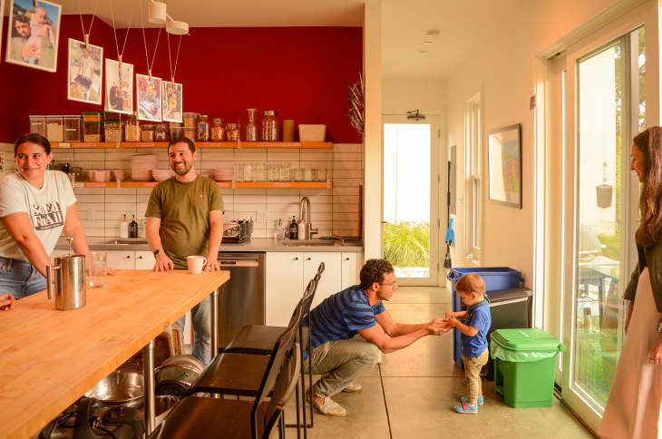 See Inside the Radish Commune in Oakland, Home to 23 People | Apartment ...